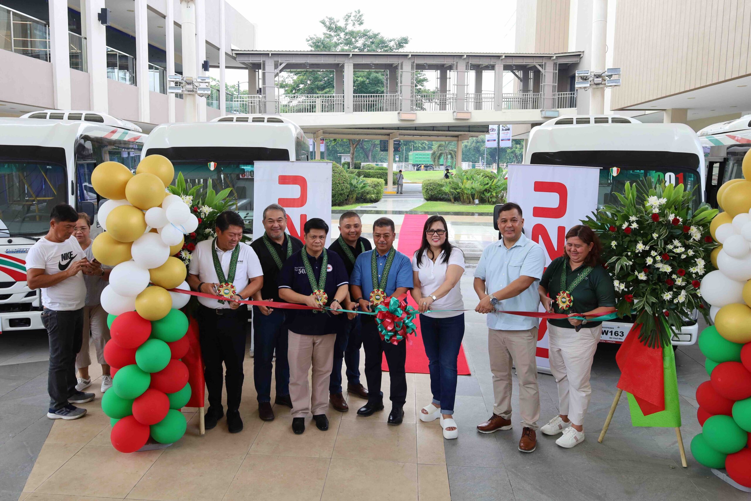 Metro Comet Transport Service receives 15 new Isuzu Modern PUVs