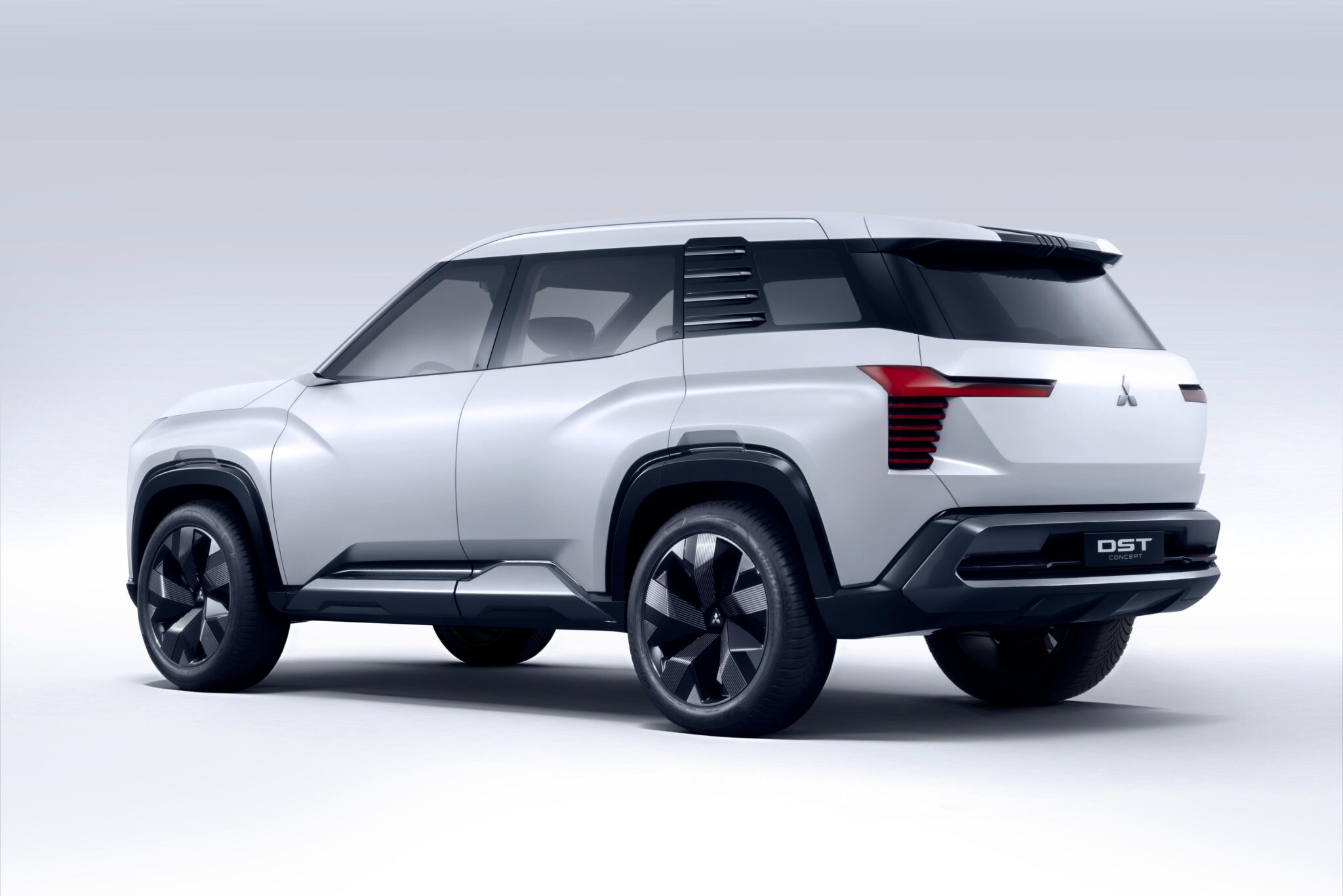 Mitsubishi holds global reveal of DST Concept at the 9th PIMS