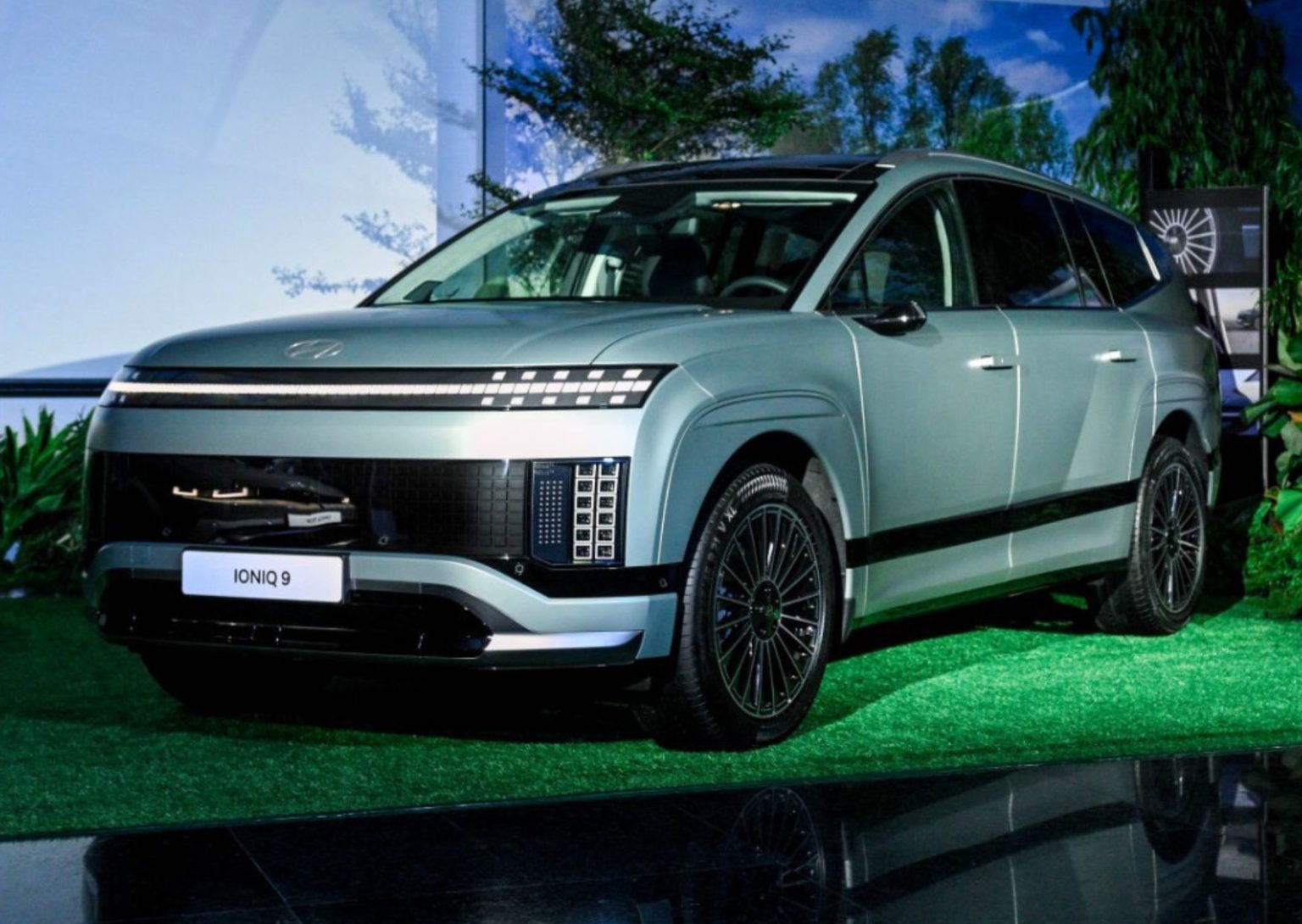 Hyundai Ioniq 9 debuts in the Philippines as the flagship EV SUV
