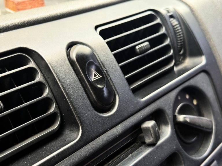 Hazard Lights 101: When and when not to use them